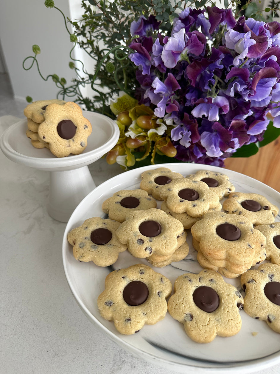 Delicious Flower Cookie Gift Boxes Made in New York Delivered Fresh ...